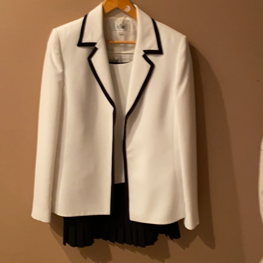 Beautiful Three Pc Suit - Gem